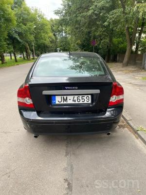 Черный Вольво С40 2004 в Рига, объемом двигателя 2.40 л и пробегом 350 тыс. км за 2500 €, фото 4 на AUTOMOTO.COM.LV