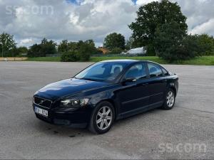 Black Volvo S40 2004 in Valmiera, with an engine capacity of 2.40 L and mileage of 403 thousand km for 1650 €, photo  on AUTOMOTO.COM.LV