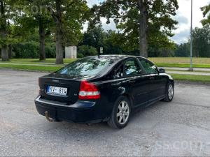 Melns Volvo S40 2004 Valmiera, ar dzinēja tilpumu 2.40 L un nobraukumu 403 tūkst. km par 1650 €, foto 4 vietnē AUTOMOTO.COM.LV