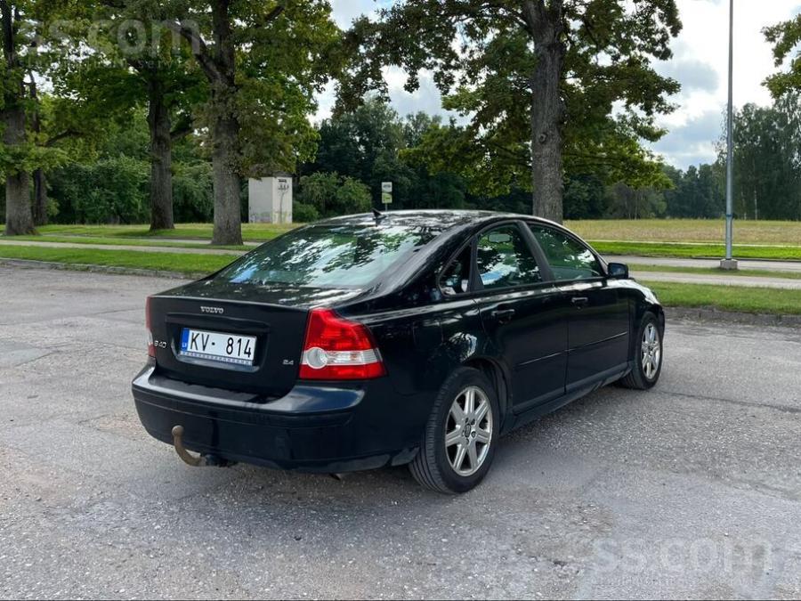 Melns Volvo S40 2004 Valmiera, ar dzinēja tilpumu 2.40 L un nobraukumu 403 tūkst. km par 1650 €, foto 4 vietnē AUTOMOTO.COM.LV