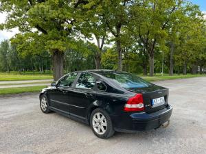 Melns Volvo S40 2004 Valmiera, ar dzinēja tilpumu 2.40 L un nobraukumu 403 tūkst. km par 1650 €, foto 5 vietnē AUTOMOTO.COM.LV