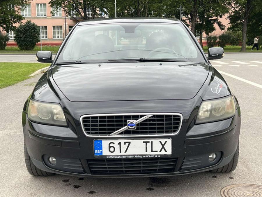 Melns Volvo S40 2004 Narva, ar dzinēja tilpumu 2.00 L un nobraukumu 297 tūkst. km par 1999 €, foto 4 vietnē AUTOMOTO.COM.LV