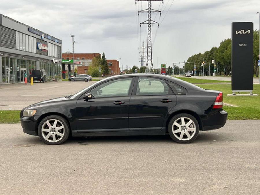 Melns Volvo S40 2004 Narva, ar dzinēja tilpumu 2.00 L un nobraukumu 297 tūkst. km par 1999 €, foto 5 vietnē AUTOMOTO.COM.LV