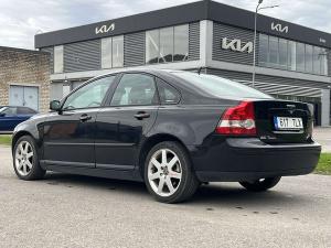 Melns Volvo S40 2004 Narva, ar dzinēja tilpumu 2.00 L un nobraukumu 297 tūkst. km par 1999 €, foto 7 vietnē AUTOMOTO.COM.LV