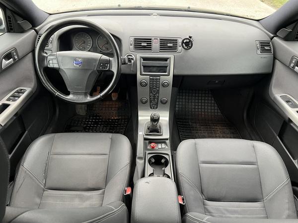 Melns Volvo S40 2004 Narva, ar dzinēja tilpumu 2.00 L un nobraukumu 297 tūkst. km par 1999 €, foto 10 vietnē AUTOMOTO.COM.LV