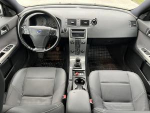 Melns Volvo S40 2004 Narva, ar dzinēja tilpumu 2.00 L un nobraukumu 297 tūkst. km par 1999 €, foto 10 vietnē AUTOMOTO.COM.LV