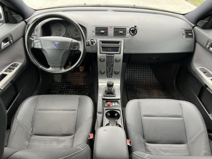 Melns Volvo S40 2004 Narva, ar dzinēja tilpumu 2.00 L un nobraukumu 297 tūkst. km par 1999 €, foto 10 vietnē AUTOMOTO.COM.LV