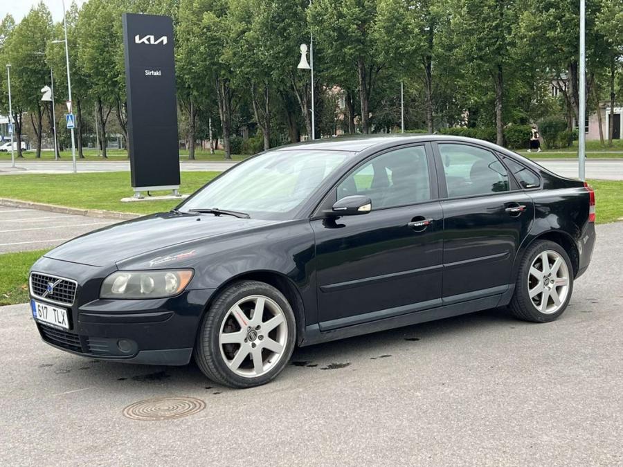 Melns Volvo S40 2004 Narva, ar dzinēja tilpumu 2.00 L un nobraukumu 297 tūkst. km par 1999 €, foto 12 vietnē AUTOMOTO.COM.LV