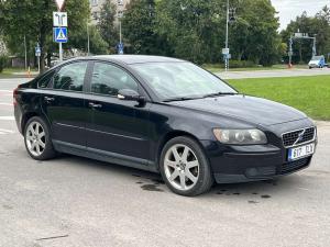 Melns Volvo S40 2004 Narva, ar dzinēja tilpumu 2.00 L un nobraukumu 297 tūkst. km par 1999 €, foto 13 vietnē AUTOMOTO.COM.LV