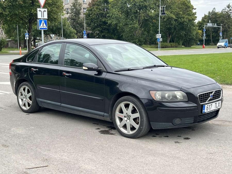 Melns Volvo S40 2004 Narva, ar dzinēja tilpumu 2.00 L un nobraukumu 297 tūkst. km par 1999 €, foto 13 vietnē AUTOMOTO.COM.LV