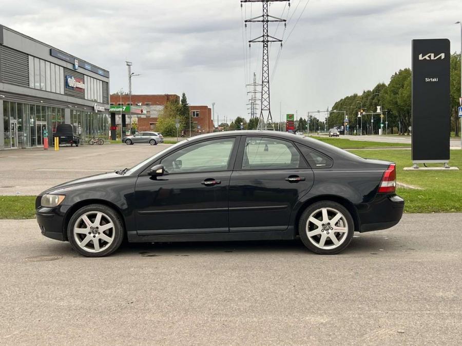 Melns Volvo S40 2004 Narva, ar dzinēja tilpumu 2.00 L un nobraukumu 297 tūkst. km par 1999 €, foto 15 vietnē AUTOMOTO.COM.LV