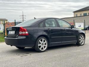 Melns Volvo S40 2004 Narva, ar dzinēja tilpumu 2.00 L un nobraukumu 297 tūkst. km par 1999 €, foto 18 vietnē AUTOMOTO.COM.LV