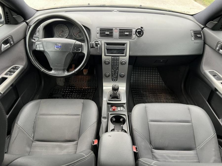 Melns Volvo S40 2004 Narva, ar dzinēja tilpumu 2.00 L un nobraukumu 297 tūkst. km par 1999 €, foto 20 vietnē AUTOMOTO.COM.LV