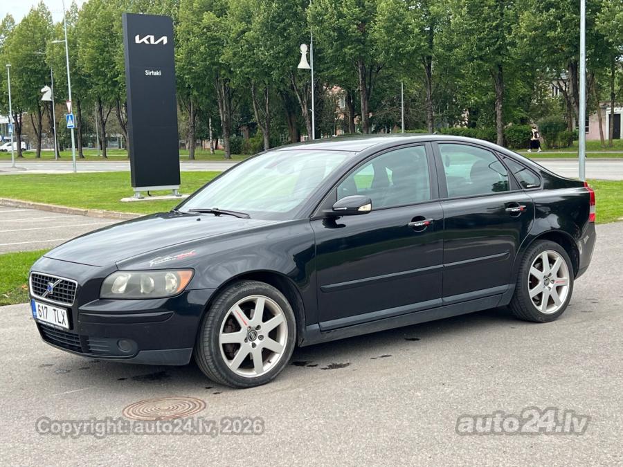 Black Volvo S40 2004 in Narva, with an engine capacity of 2.00 L and mileage of 297 thousand km for 1999 €, photo 1 on AUTOMOTO.COM.LV