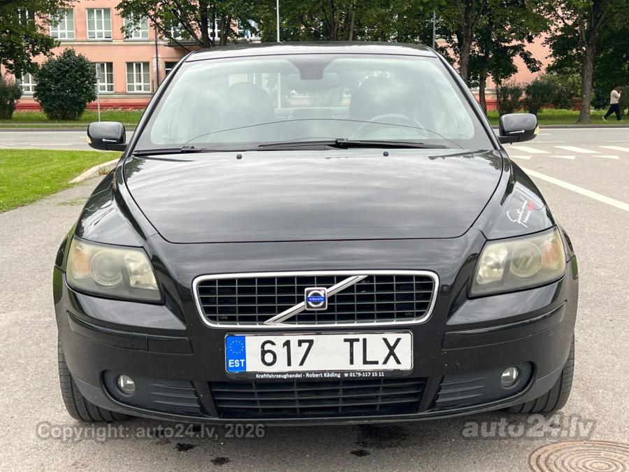 Black Volvo S40 2004 in Narva, with an engine capacity of 2.00 L and mileage of 297 thousand km for 1999 €, photo 3 on AUTOMOTO.COM.LV