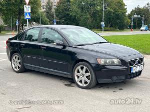 Black Volvo S40 2004 in Narva, with an engine capacity of 2.00 L and mileage of 297 thousand km for 1999 €, photo 4 on AUTOMOTO.COM.LV