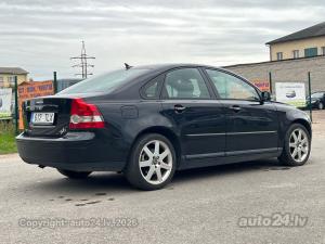 Black Volvo S40 2004 in Narva, with an engine capacity of 2.00 L and mileage of 297 thousand km for 1999 €, photo 6 on AUTOMOTO.COM.LV