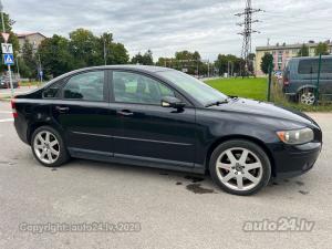 Black Volvo S40 2004 in Narva, with an engine capacity of 2.00 L and mileage of 297 thousand km for 1999 €, photo 10 on AUTOMOTO.COM.LV
