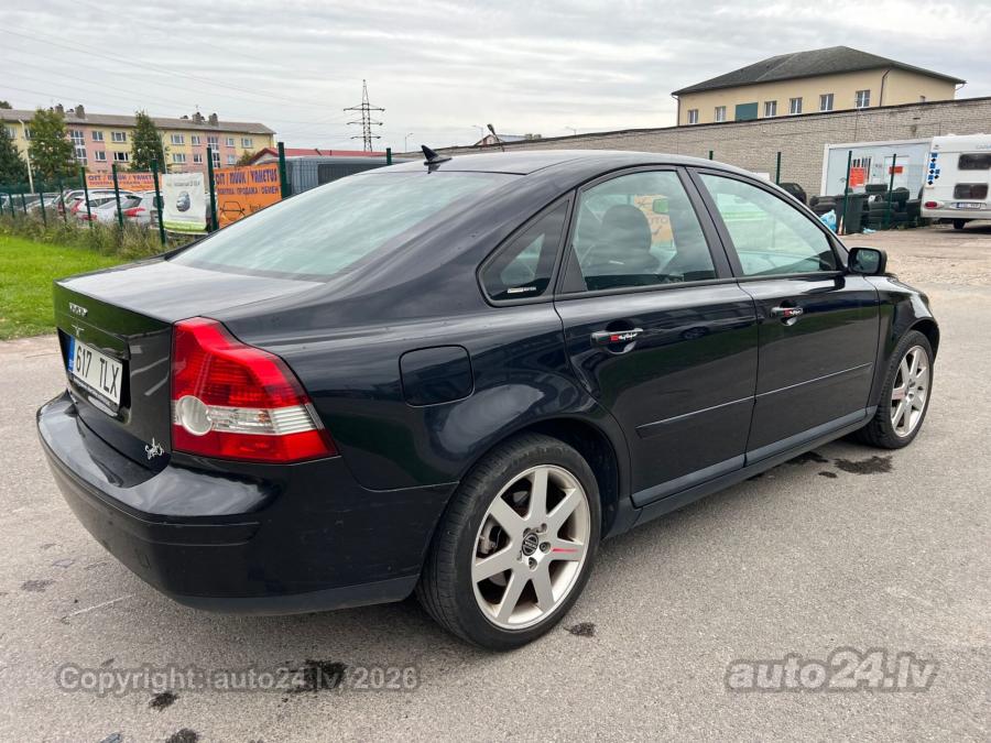 Black Volvo S40 2004 in Narva, with an engine capacity of 2.00 L and mileage of 297 thousand km for 1999 €, photo 11 on AUTOMOTO.COM.LV