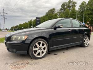 Black Volvo S40 2004 in Narva, with an engine capacity of 2.00 L and mileage of 297 thousand km for 1999 €, photo 15 on AUTOMOTO.COM.LV