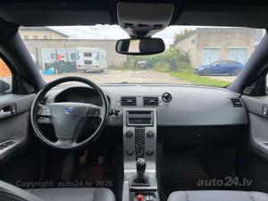 Black Volvo S40 2004 in Narva, with an engine capacity of 2.00 L and mileage of 297 thousand km for 1999 €, photo 18 on AUTOMOTO.COM.LV