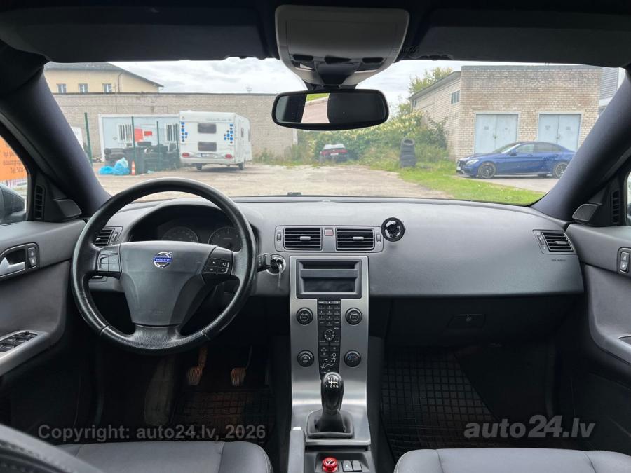 Black Volvo S40 2004 in Narva, with an engine capacity of 2.00 L and mileage of 297 thousand km for 1999 €, photo 18 on AUTOMOTO.COM.LV