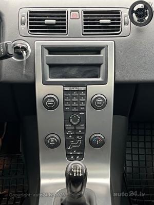 Black Volvo S40 2004 in Narva, with an engine capacity of 2.00 L and mileage of 297 thousand km for 1999 €, photo 21 on AUTOMOTO.COM.LV