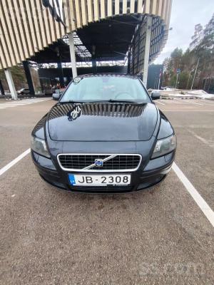 Black Volvo S40 2004 in Riga, with an engine capacity of 2.00 L and mileage of 0 thousand km for 750 €, photo 1 on AUTOMOTO.COM.LV