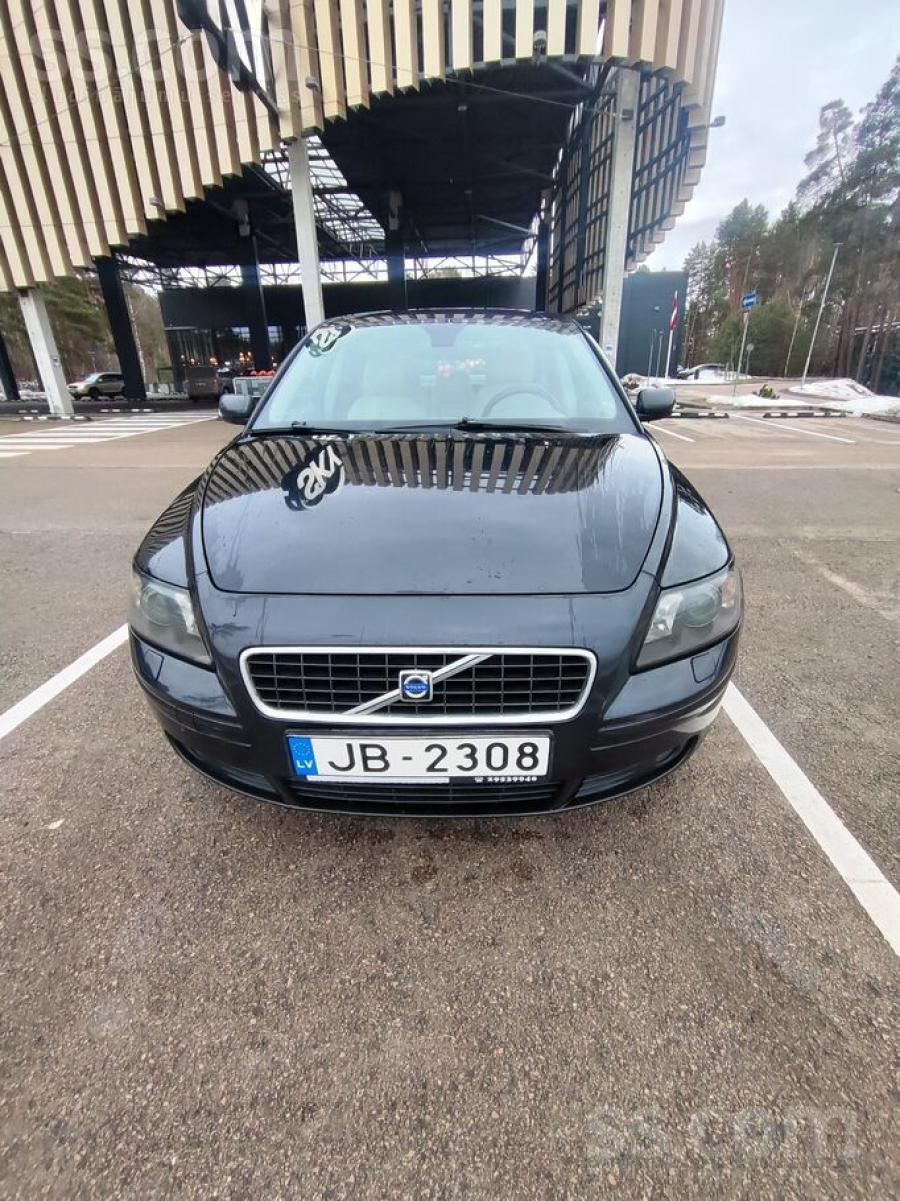 Black Volvo S40 2004 in Riga, with an engine capacity of 2.00 L and mileage of 0 thousand km for 750 €, photo 1 on AUTOMOTO.COM.LV