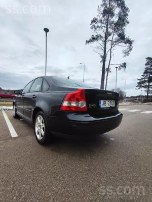 Black Volvo S40 2004 in Riga, with an engine capacity of 2.00 L and mileage of 0 thousand km for 750 €, photo 4 on AUTOMOTO.COM.LV