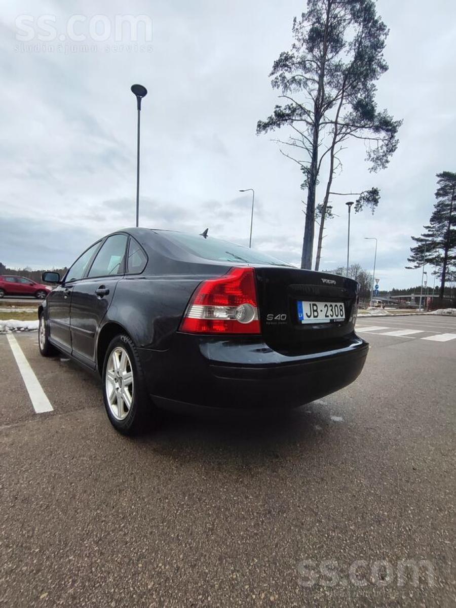Black Volvo S40 2004 in Riga, with an engine capacity of 2.00 L and mileage of 0 thousand km for 750 €, photo 4 on AUTOMOTO.COM.LV