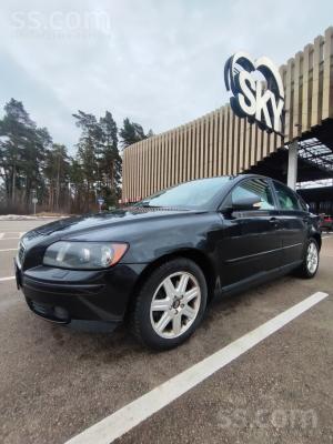 Black Volvo S40 2004 in Riga, with an engine capacity of 2.00 L and mileage of 0 thousand km for 750 €, photo 5 on AUTOMOTO.COM.LV