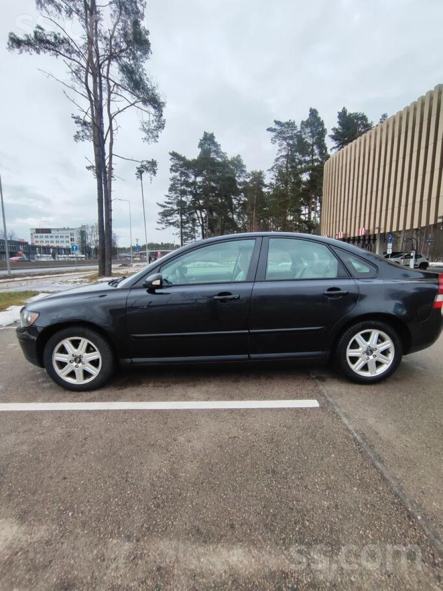 Black Volvo S40 2004 in Riga, with an engine capacity of 2.00 L and mileage of 0 thousand km for 750 €, photo 6 on AUTOMOTO.COM.LV
