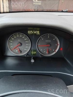 Black Volvo S40 2004 in Riga, with an engine capacity of 2.00 L and mileage of 0 thousand km for 750 €, photo 7 on AUTOMOTO.COM.LV