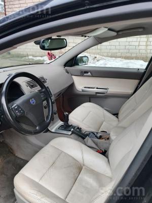 Black Volvo S40 2004 in Riga, with an engine capacity of 2.00 L and mileage of 0 thousand km for 750 €, photo 10 on AUTOMOTO.COM.LV