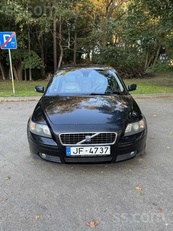 Melns Volvo S40 2004 Rīga, ar dzinēja tilpumu 2.00 L un nobraukumu 410 tūkst. km par 960 €, foto 4 vietnē AUTOMOTO.COM.LV