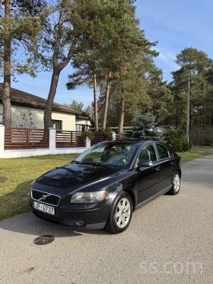 Volvo S40 2004 Rīga vietnē Melns Volvo S40 2004 Rīga, ar dzinēja tilpumu 2.00 L un nobraukumu 410 tūkst. km par 950 €, foto 1 vietnē AUTOMOTO.COM.LV