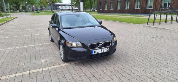 Black Volvo S40 2005 in Dobele, with an engine capacity of 2.00 L and mileage of 377 thousand km for 3900 €, photo 1 on AUTOMOTO.COM.LV