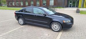Black Volvo S40 2005 in Dobele, with an engine capacity of 2.00 L and mileage of 377 thousand km for 3900 €, photo 2 on AUTOMOTO.COM.LV
