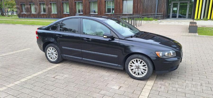 Black Volvo S40 2005 in Dobele, with an engine capacity of 2.00 L and mileage of 377 thousand km for 3900 €, photo 2 on AUTOMOTO.COM.LV