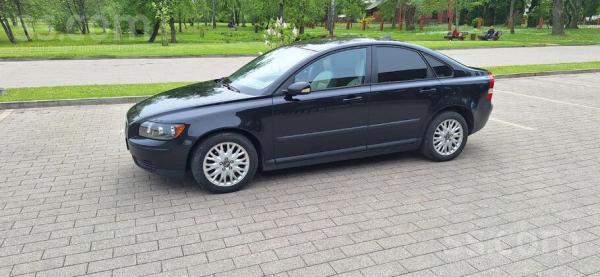 Black Volvo S40 2005 in Dobele, with an engine capacity of 2.00 L and mileage of 377 thousand km for 3900 €, photo 3 on AUTOMOTO.COM.LV