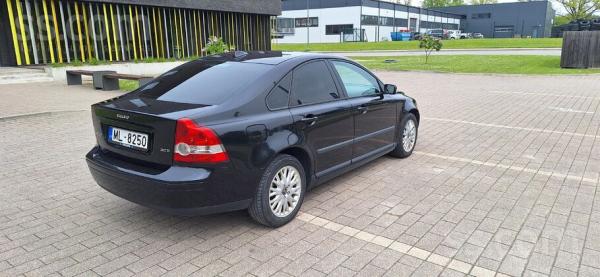 Black Volvo S40 2005 in Dobele, with an engine capacity of 2.00 L and mileage of 377 thousand km for 3900 €, photo 4 on AUTOMOTO.COM.LV