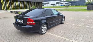 Black Volvo S40 2005 in Dobele, with an engine capacity of 2.00 L and mileage of 377 thousand km for 3900 €, photo 4 on AUTOMOTO.COM.LV
