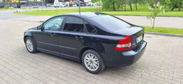 Black Volvo S40 2005 in Dobele, with an engine capacity of 2.00 L and mileage of 377 thousand km for 3900 €, photo 5 on AUTOMOTO.COM.LV