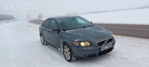 Black Volvo S40 2005 in Balvi, with an engine capacity of 2.00 L and mileage of 0 thousand km for 1750 €, photo 1 on AUTOMOTO.COM.LV