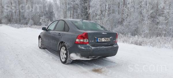 Black Volvo S40 2005 in Balvi, with an engine capacity of 2.00 L and mileage of 0 thousand km for 1750 €, photo 3 on AUTOMOTO.COM.LV