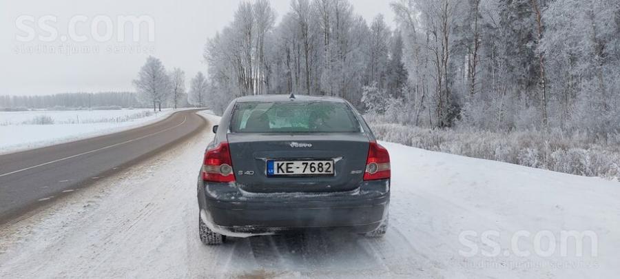 Черный Вольво С40 2005 в Балви, объемом двигателя 2.00 л и пробегом 0 тыс. км за 1750 €, фото 4 на AUTOMOTO.COM.LV