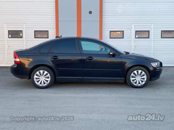 Melns Volvo S40 2005 Tartu, ar dzinēja tilpumu 2.40 L un nobraukumu 422 tūkst. km par 2790 €, foto 4 vietnē AUTOMOTO.COM.LV