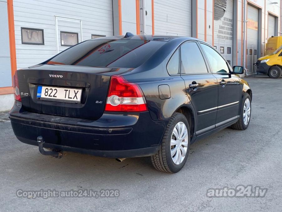 Black Volvo S40 2005 in Tartu, with an engine capacity of 2.40 L and mileage of 422 thousand km for 2790 €, photo 6 on AUTOMOTO.COM.LV