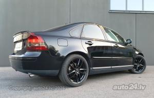 Melns Volvo S40 2005 Tallina, ar dzinēja tilpumu 2.50 L un nobraukumu 365 tūkst. km par 3999 €, foto 4 vietnē AUTOMOTO.COM.LV